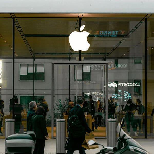 iPhone 15 SIM Card, eSIM, and Slot Info - SimplyMac