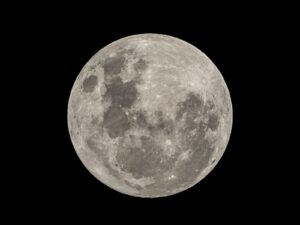 How to Take Pictures of the Moon With Your iPhone - SimplyMac
