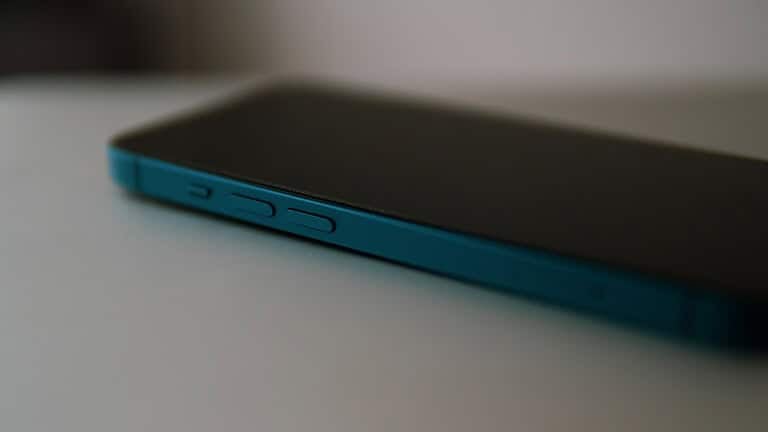 How To Safely Clean Your iPhone Screen - SimplyMac