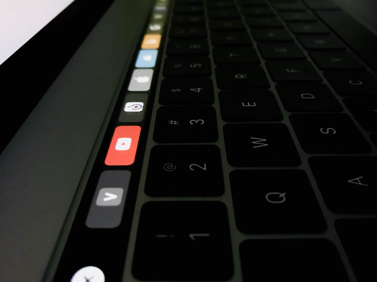 Which MacBooks Have a Touch Bar: Identifying Models and Features ...