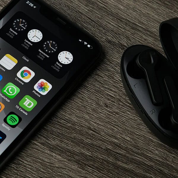 Getting Random Thumbs Up Gestures During Facetime Calls - SimplyMac