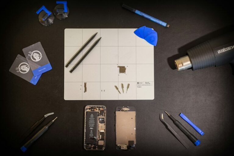 iPhone Cracked Screen Repair Guide - SimplyMac