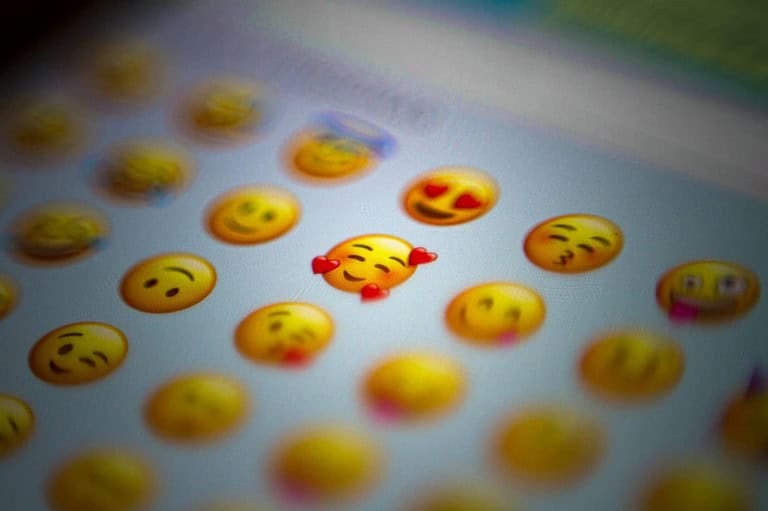 How to Get iPhone Emojis on Android - SimplyMac