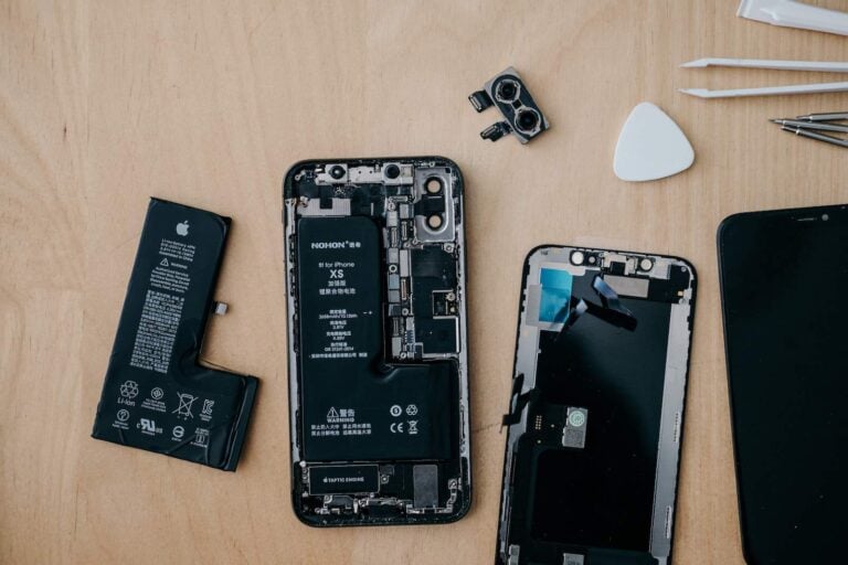 The Anatomy of Your Cell Phone - SimplyMac
