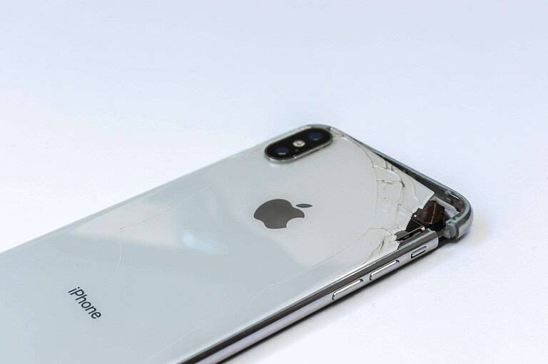 Are Old iPhones Worth Anything? - SimplyMac