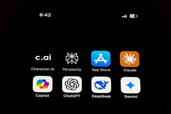 Top Free AI Apps for iPhone (2025) - SimplyMac