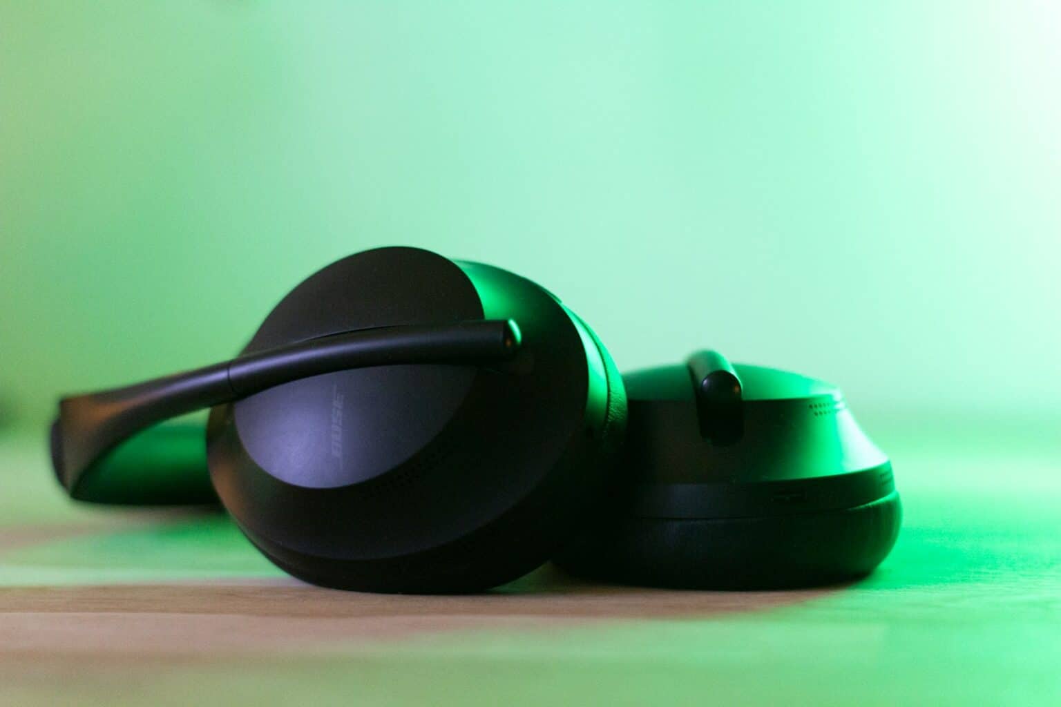 Bose vs Apple Headphones: Which Brand Is Better? - SimplyMac