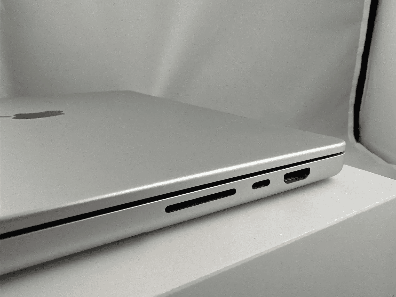 Thunderbolt / USB 4 Ports On Macbook and iMac - SimplyMac