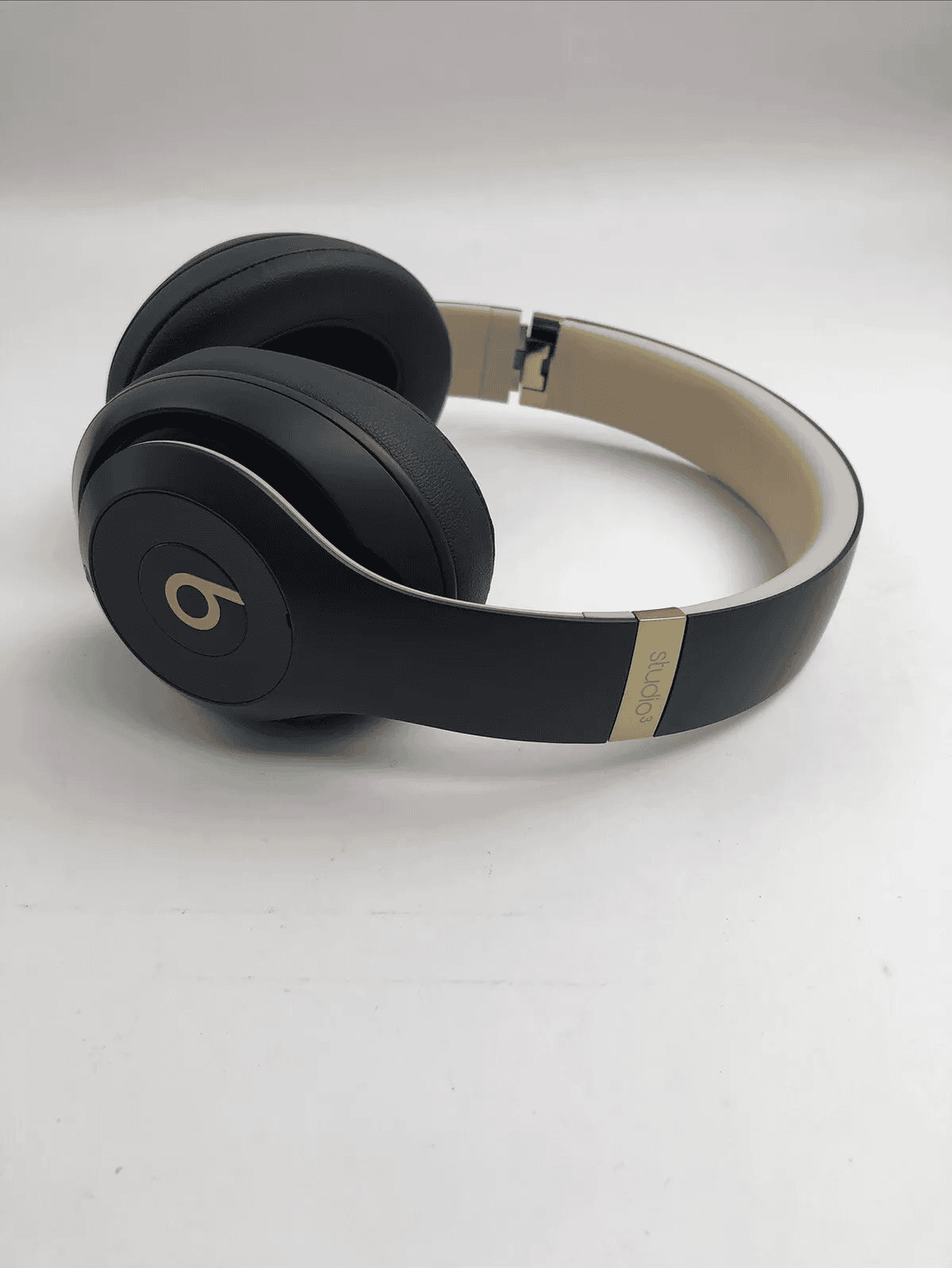 How To Identify What Beats Headphones You Have - SimplyMac