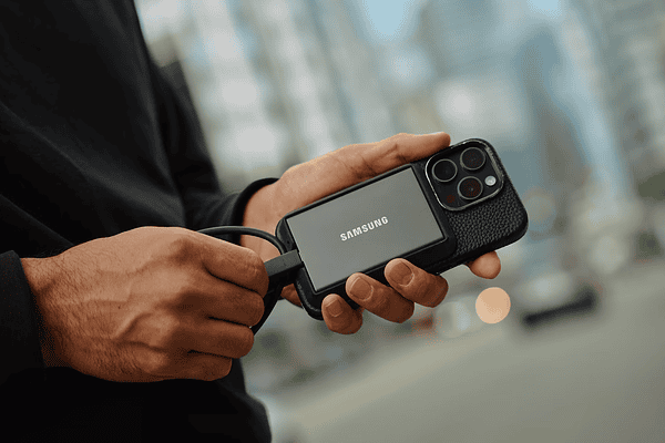 How to Connect A USB Drive to An iPhone - SimplyMac