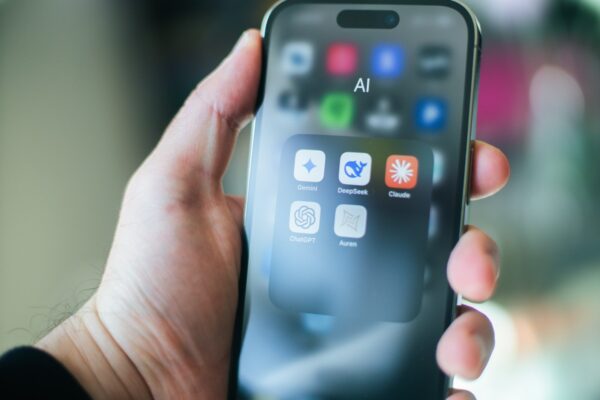 How to Make an App Folder on iPhone - SimplyMac