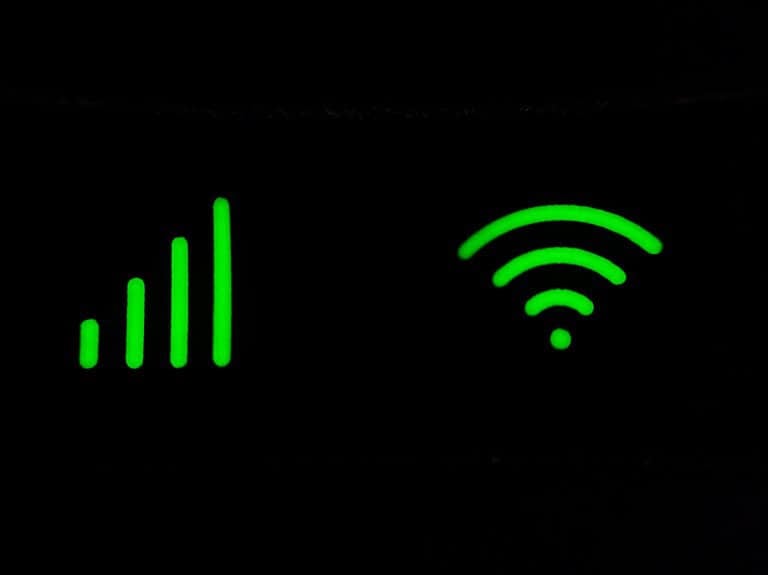 What Do the Bars Mean on iPhone (Signal Strength)? - SimplyMac