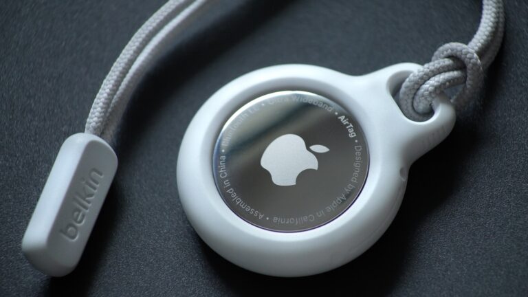 How Do AirTags Work: Understanding Apple's Tracking Technology - SimplyMac